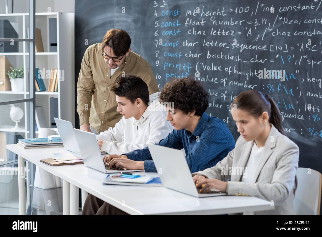 Team presentations hi-res stock photography and images - Alamy
