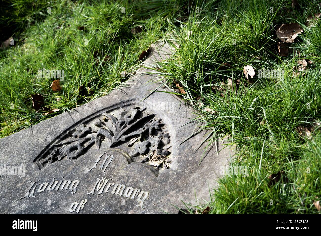 Grave gravestone cemetery hi-res stock photography and images - Alamy