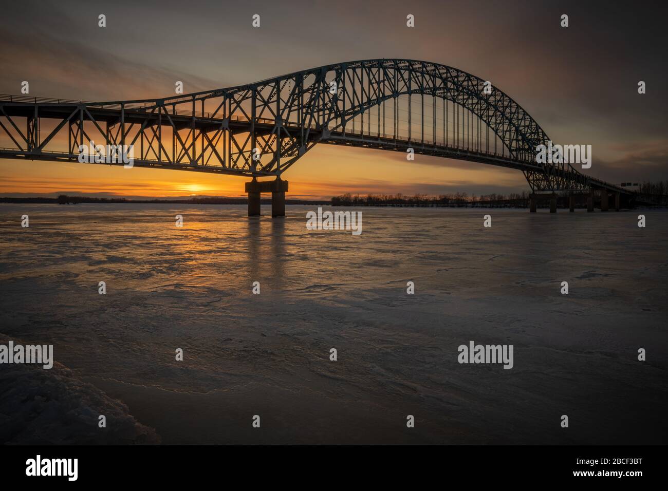Cable truss bridge hi-res stock photography and images - Alamy