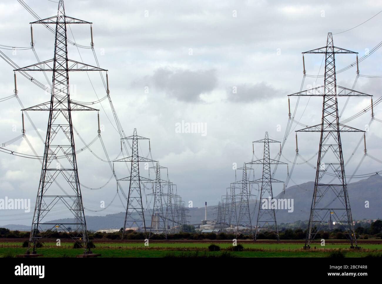 Electricity pylons scotland uk hi-res stock photography and images - Alamy