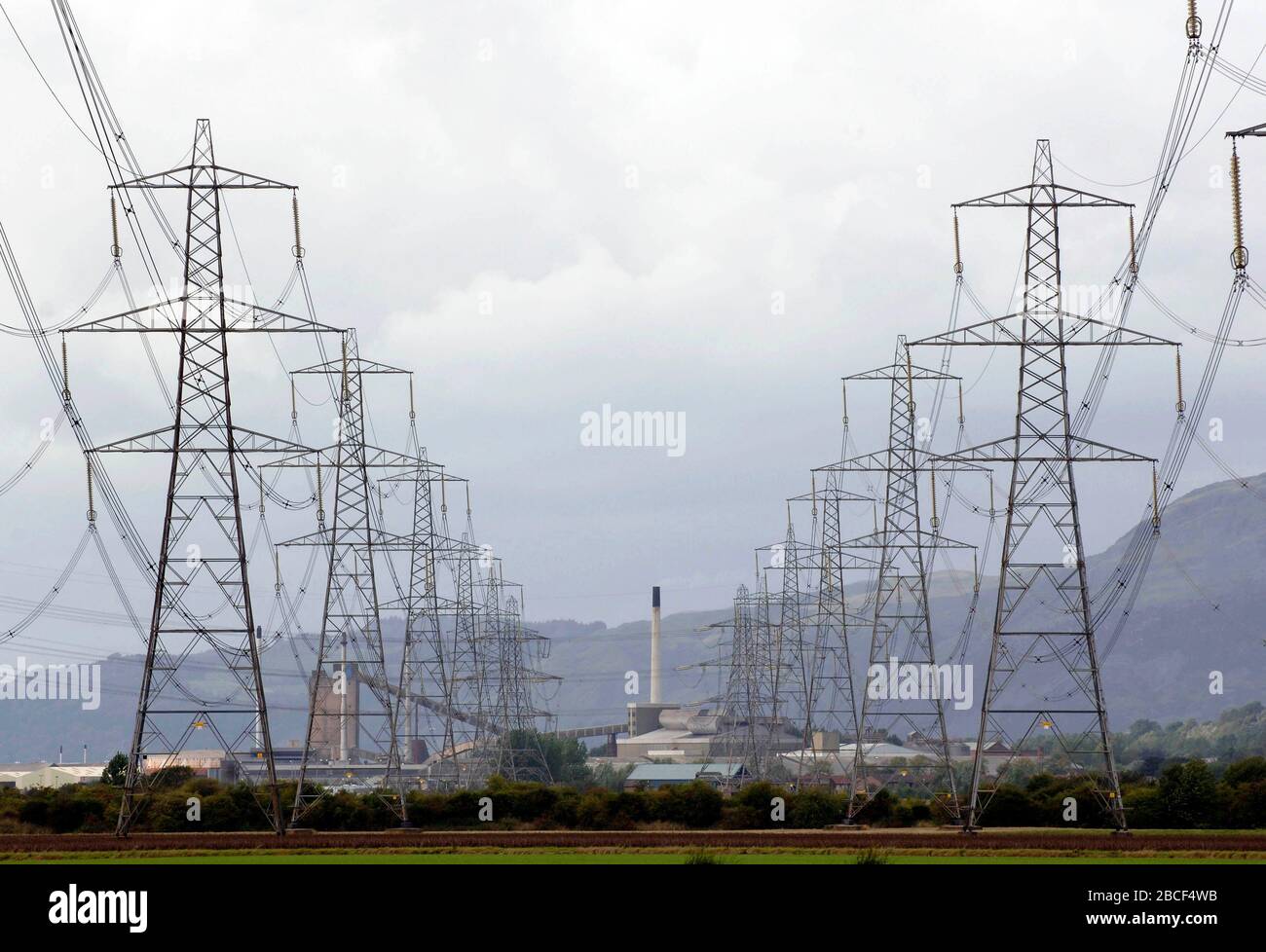 Electricity pylons scotland uk hi-res stock photography and images - Alamy