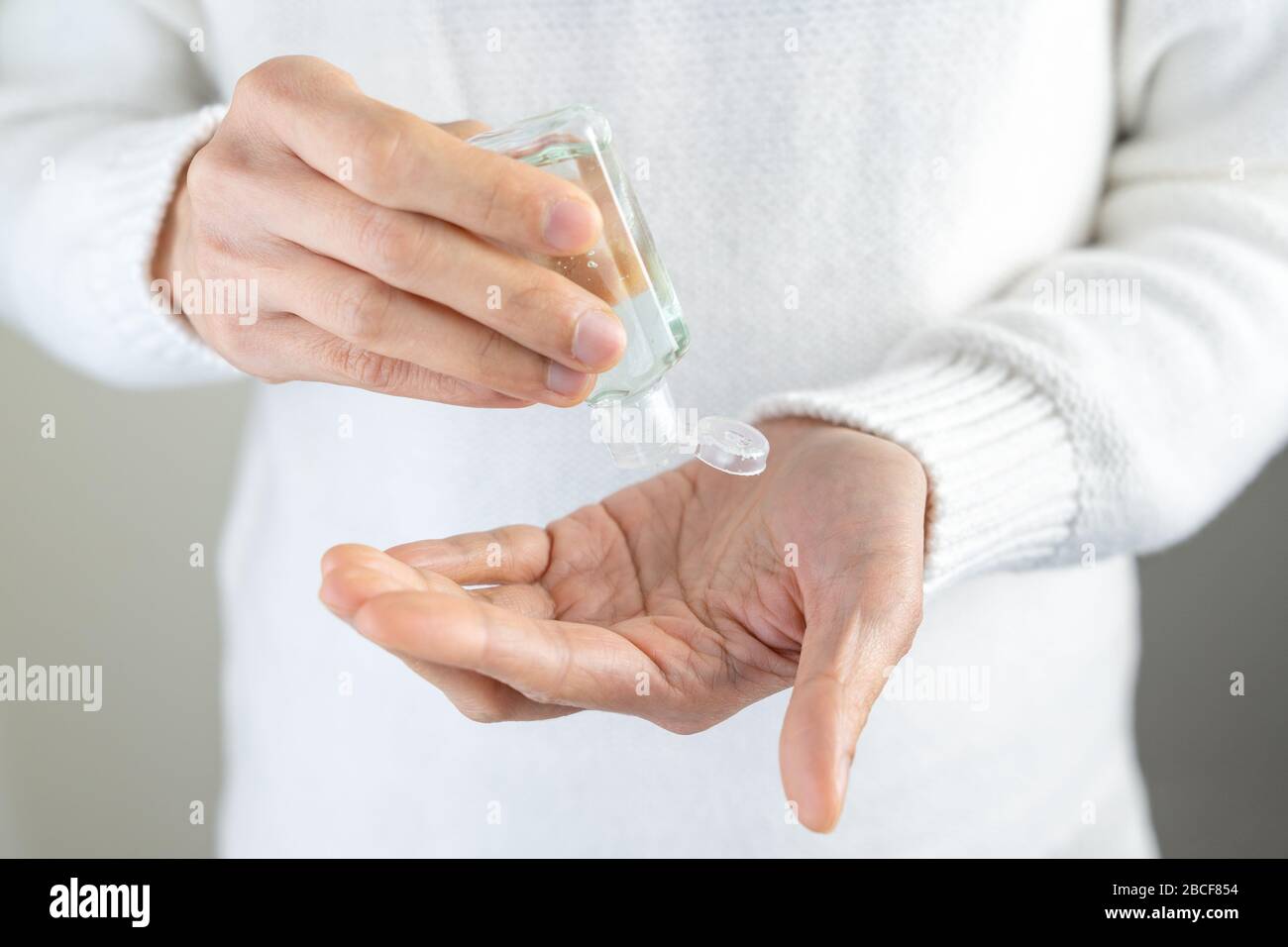 Woman hands applying hand sanitizer hi-res stock photography and images ...