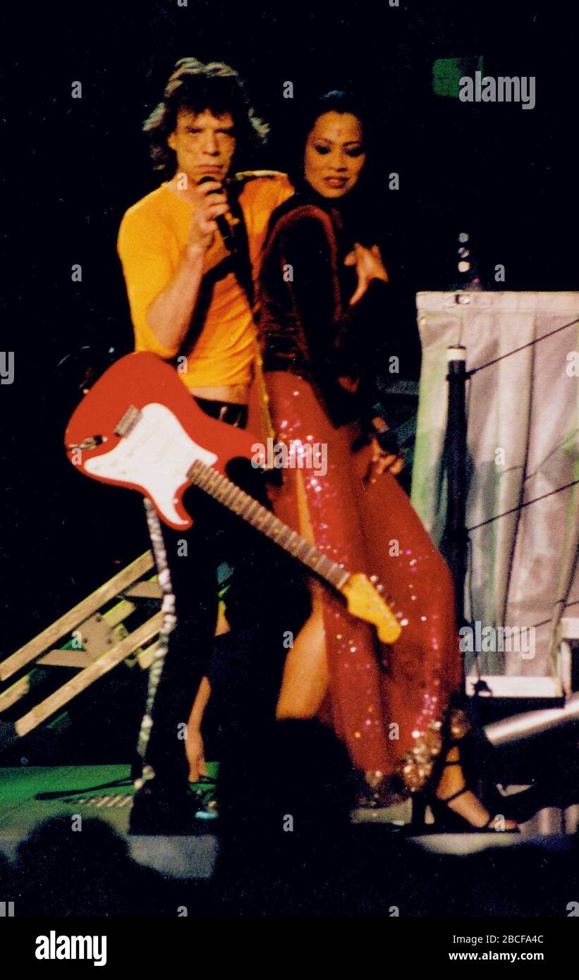 ROLLING STONES AT MADISON SQUARE GARDEN , NEW YORK CITY 01-17-1998 Mick ...