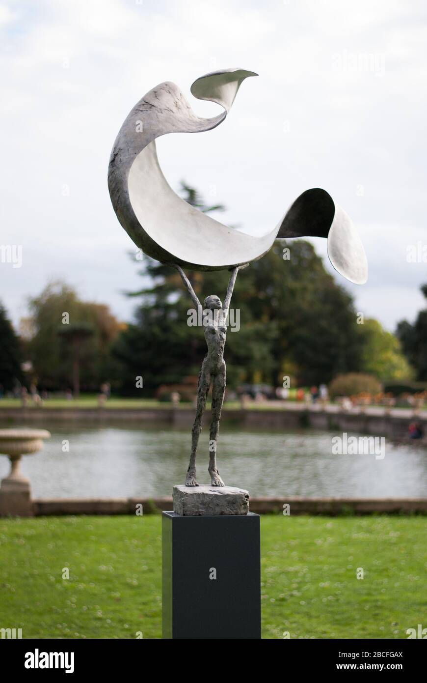 Red Scarf by Carol Peace Statue Sculpture Sculpt at Kew 2017 in Royal ...