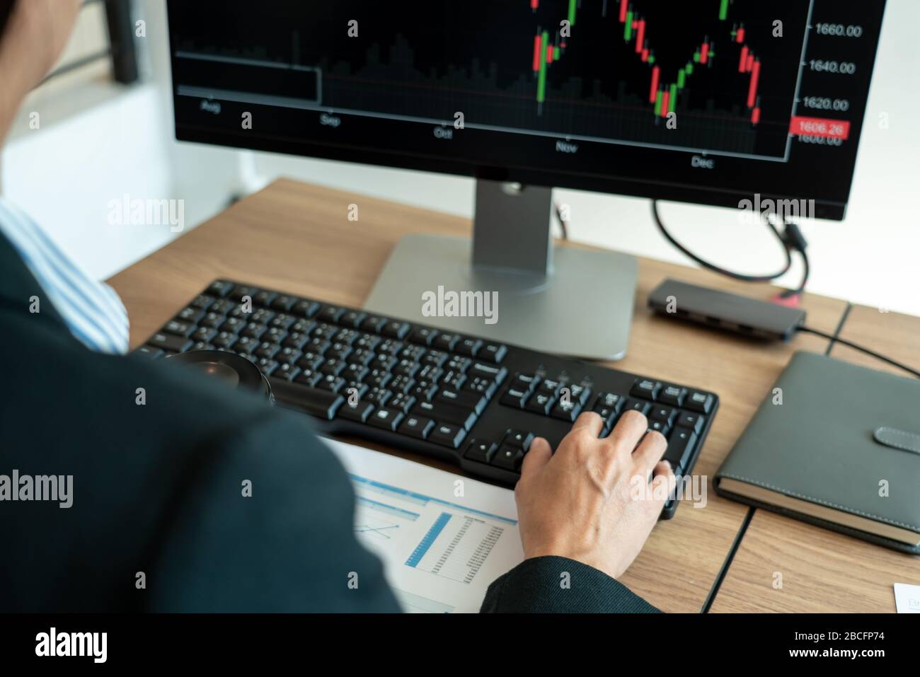 Bank of computer screens hi-res stock photography and images - Alamy