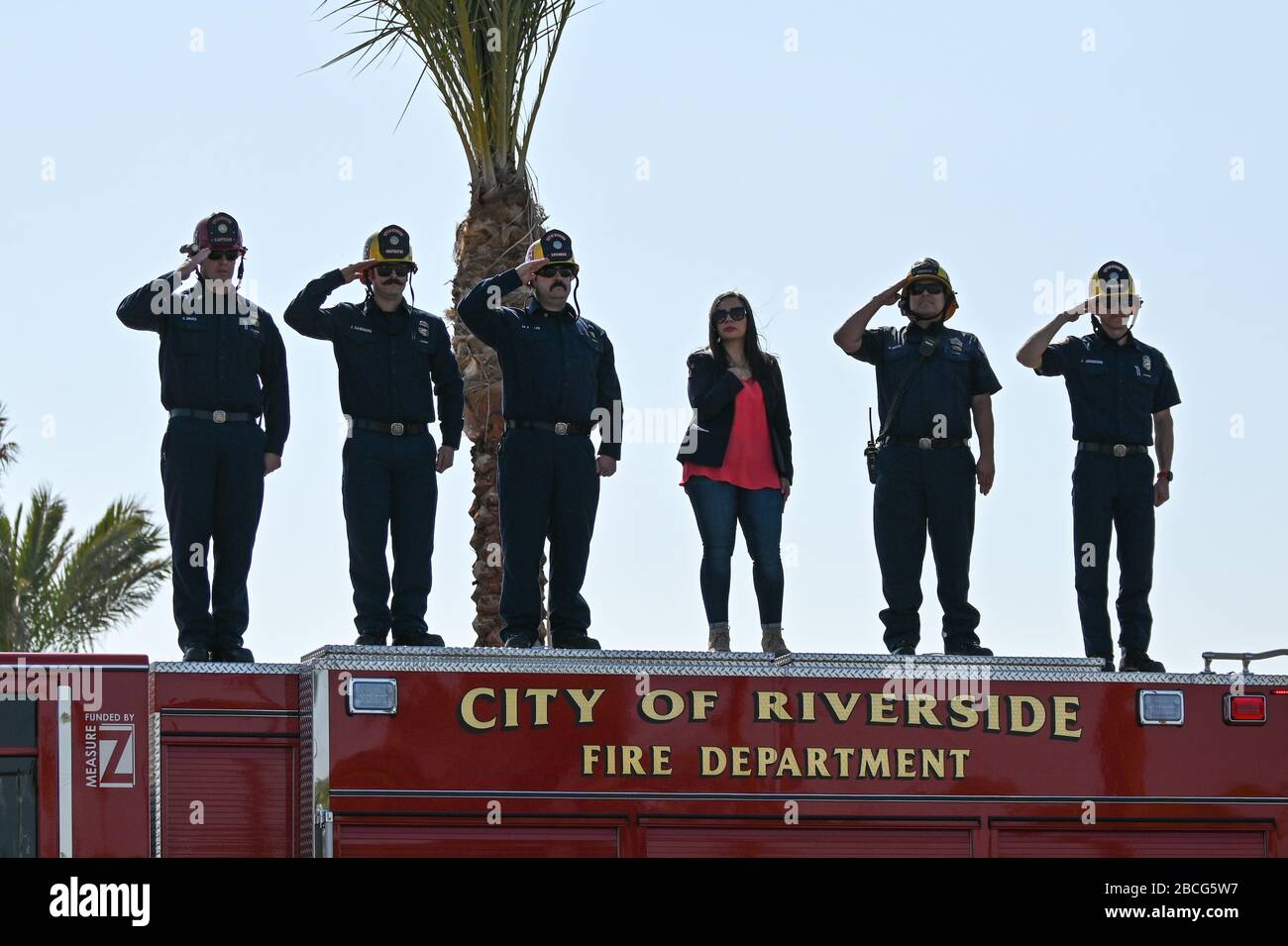 Cops and firefighters hi-res stock photography and images - Alamy