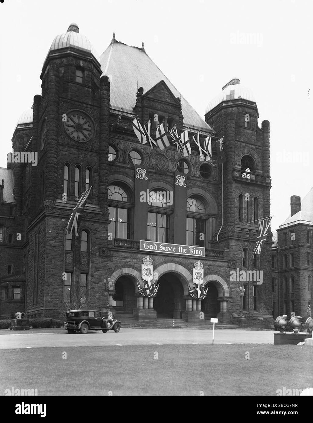 Queen elizabeth building, toronto hi-res stock photography and images ...