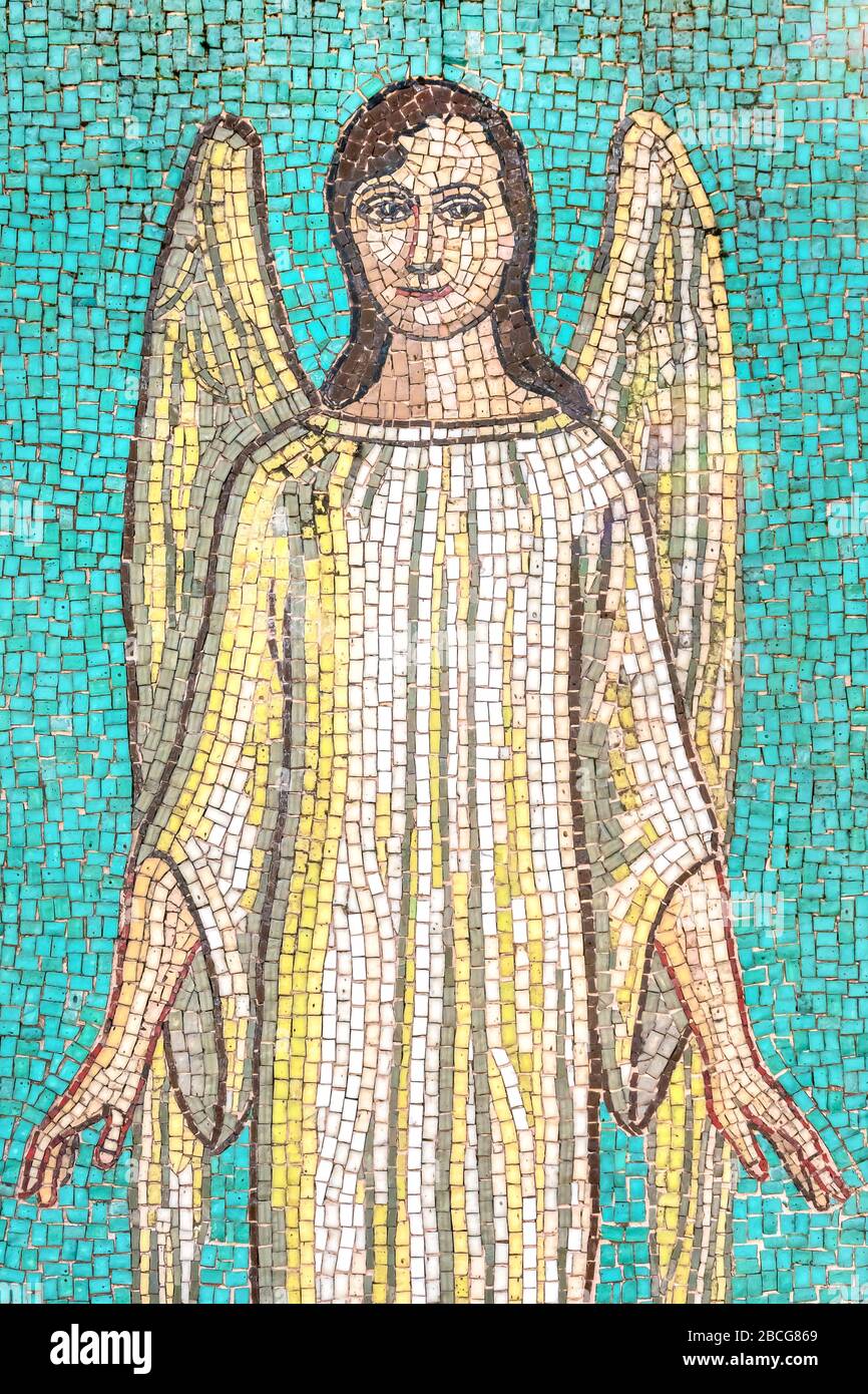 Smiling angel hi-res stock photography and images - Alamy