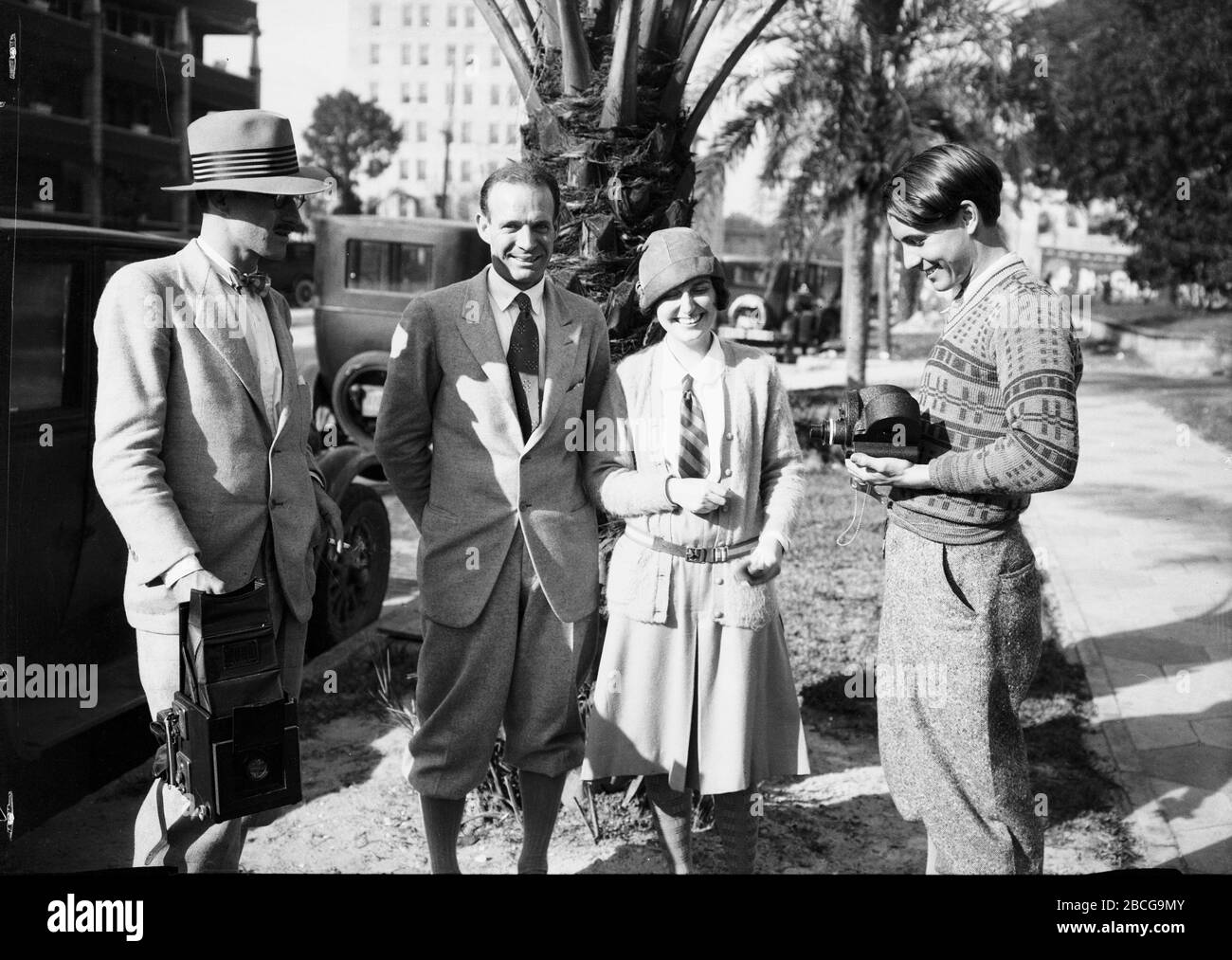 1920s movie camera hi-res stock photography and images - Alamy