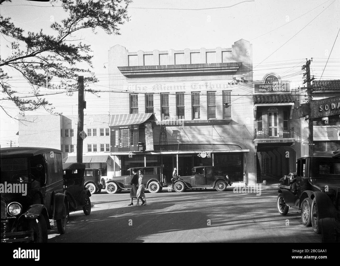 Miami tribune building hi-res stock photography and images - Alamy