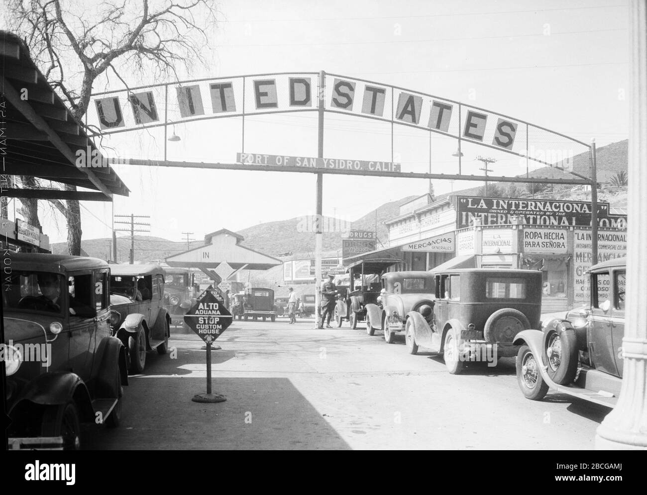 Customs cars Black and White Stock Photos & Images - Alamy