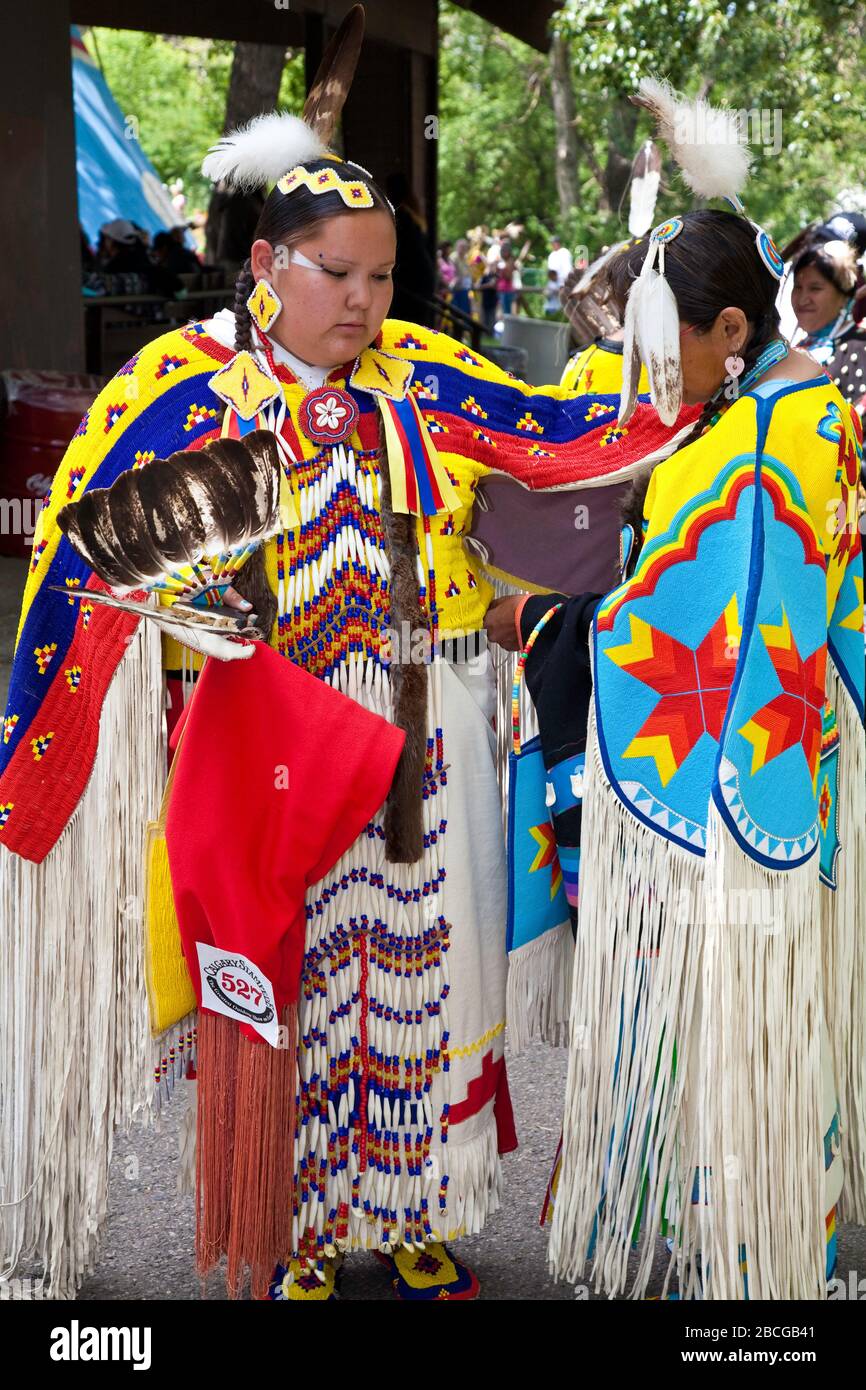 Headdress chief canada hi-res stock photography and images - Alamy