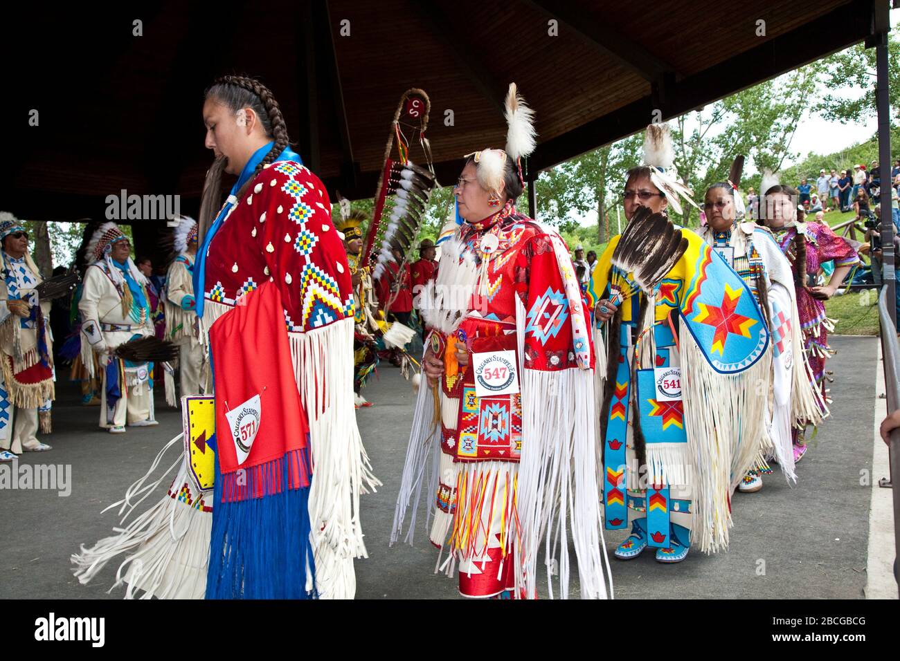 Traditional Native Indian dancing at North American Plaims Native ...