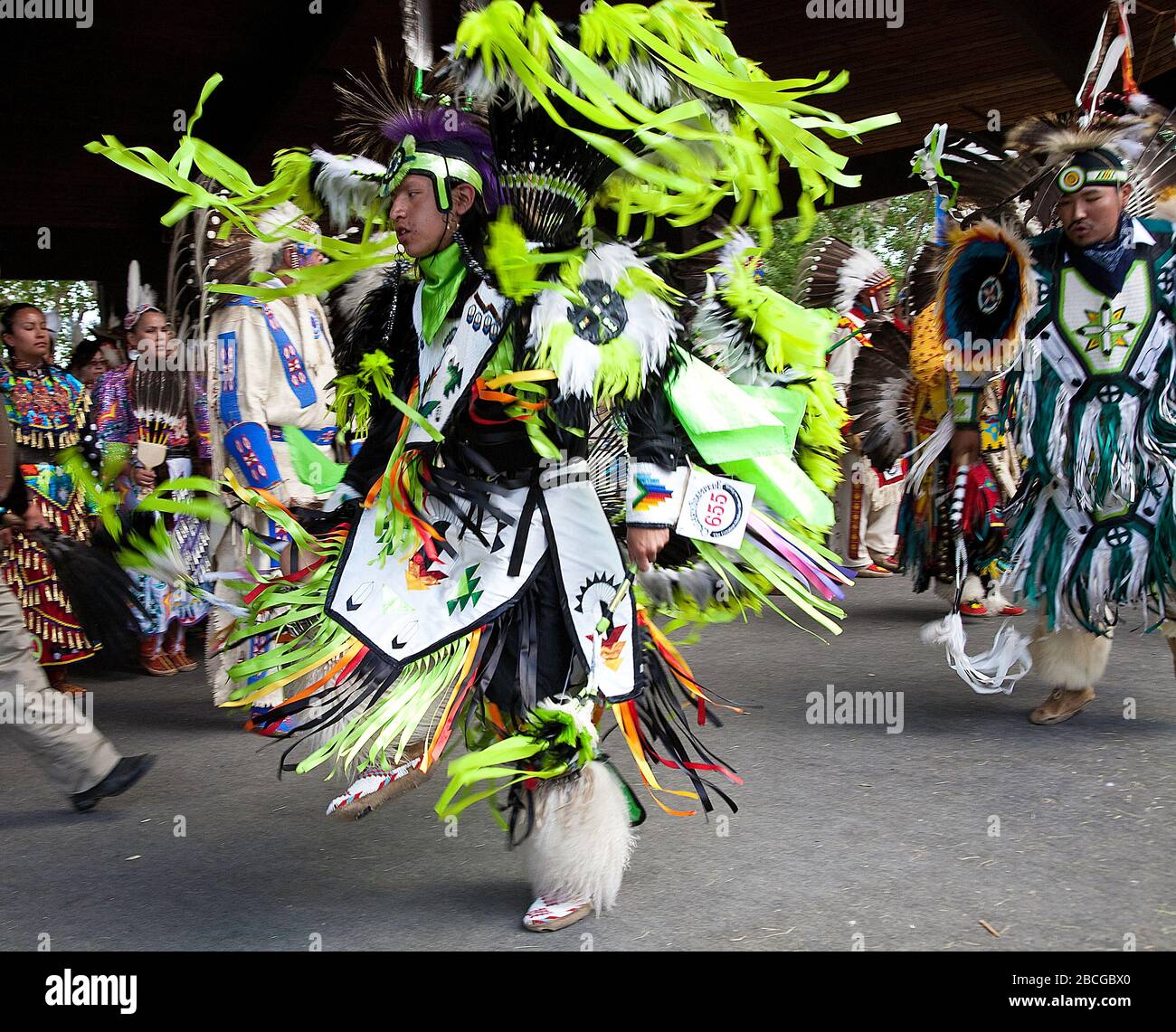 Traditional Native Indian dancing at North American Plaims Native ...