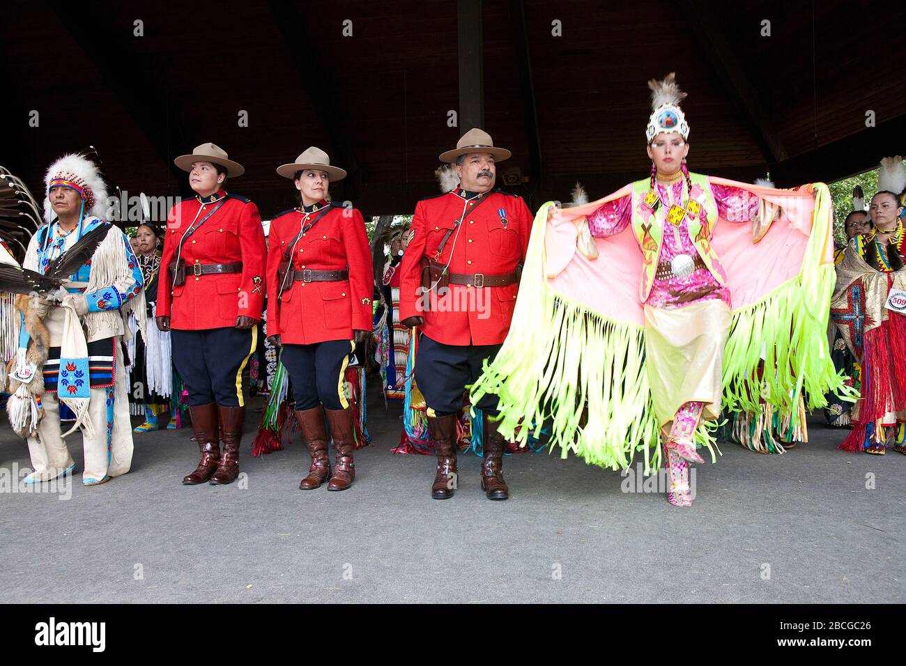Traditional Native Indian dancing at North American Plaims Native ...