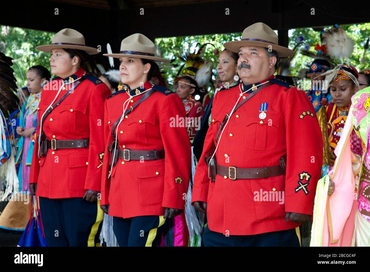 Traditional Native Indian dancing at North American Plaims Native ...