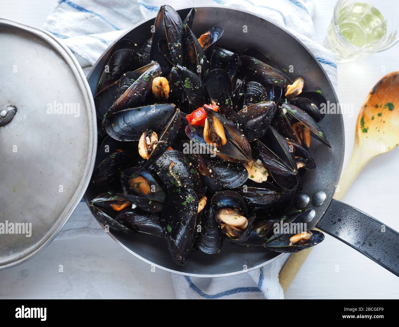 Mussels with tomato, alla tarantina, Apulia, Italy, Europe Stock Photo ...