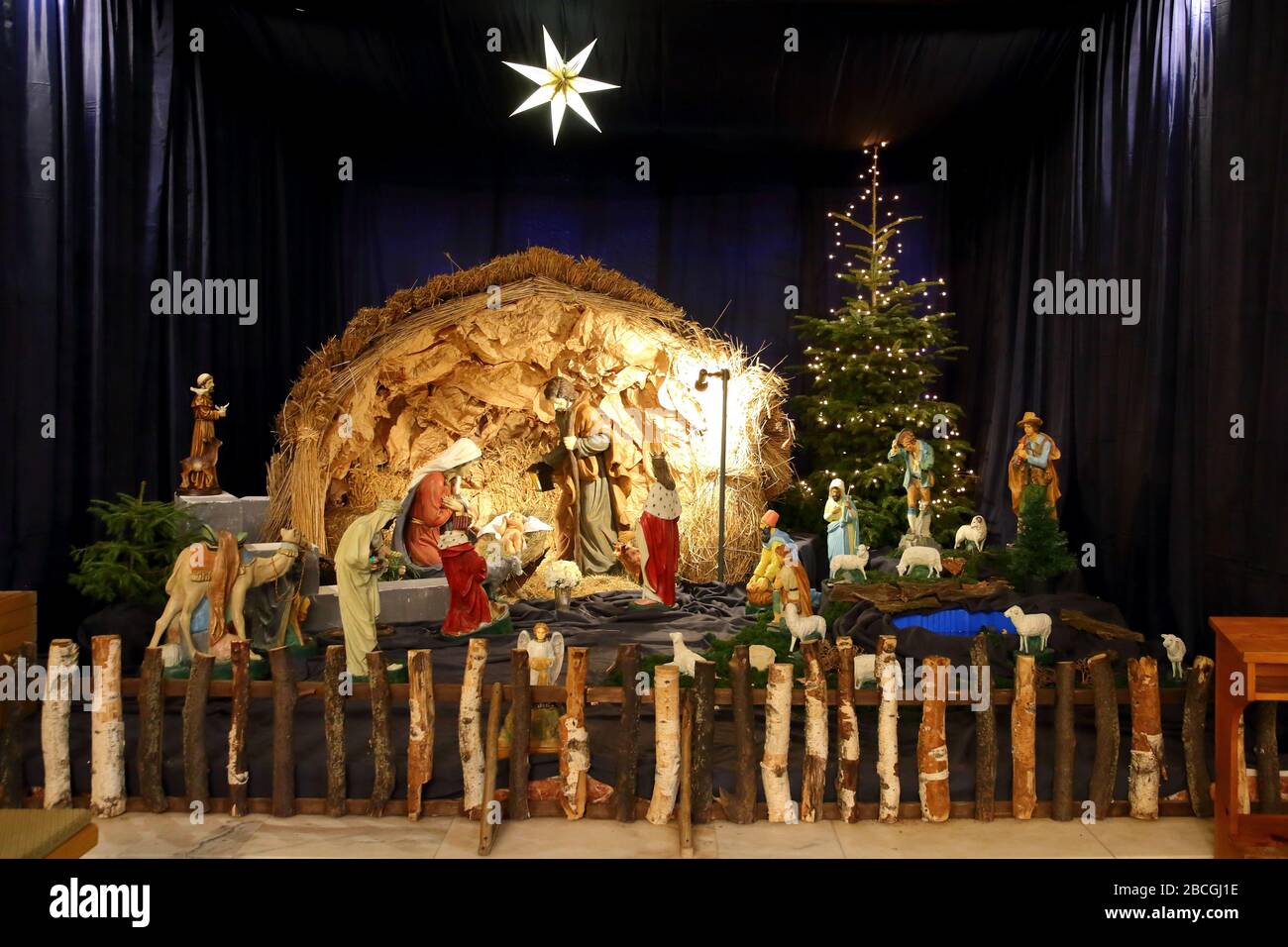 Performed advent hi-res stock photography and images - Alamy