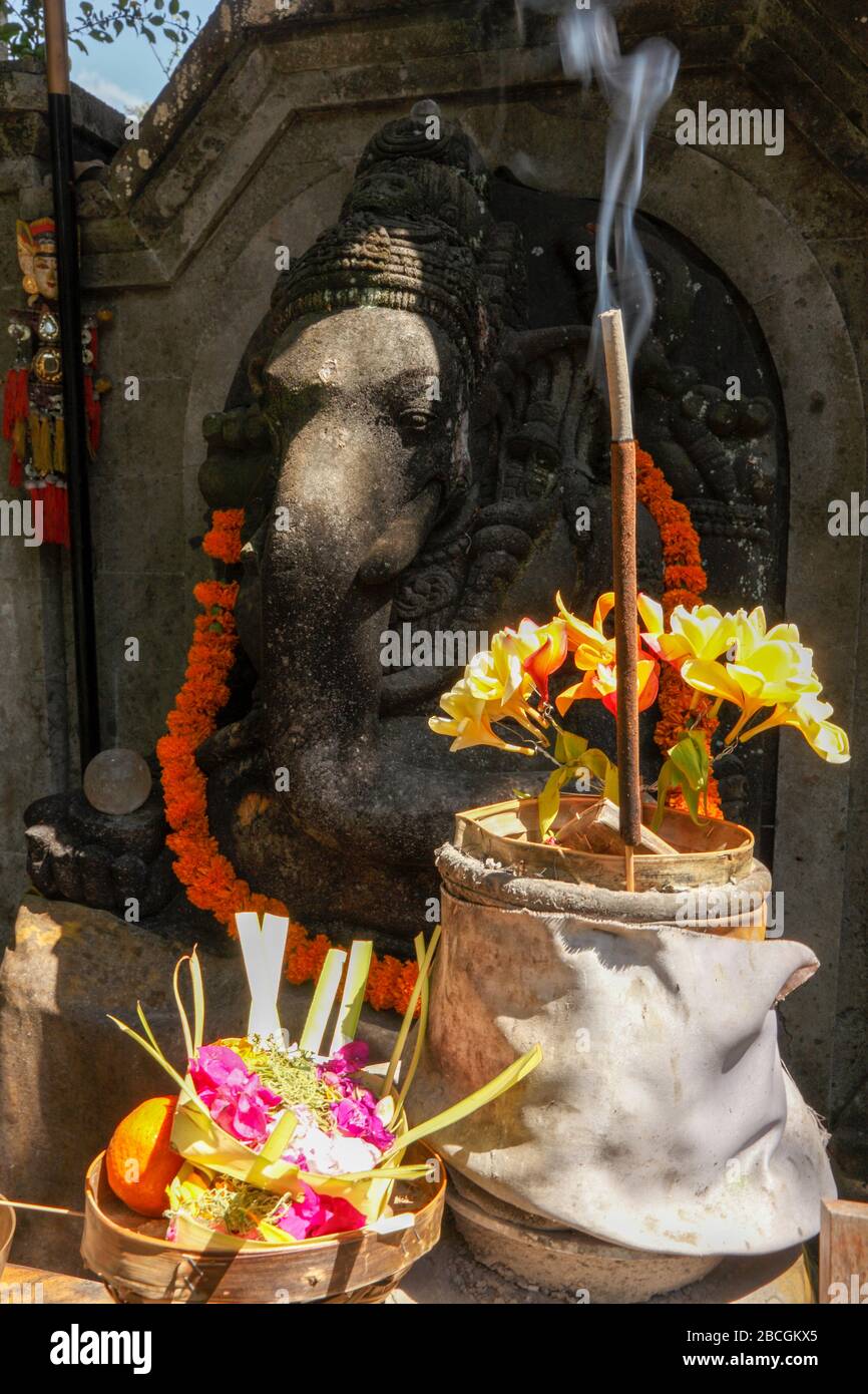 Indonesia, Bali, Hindu flower offerings Stock Photo - Alamy