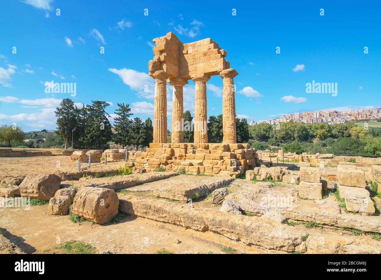 Most iconic temples hi-res stock photography and images - Alamy