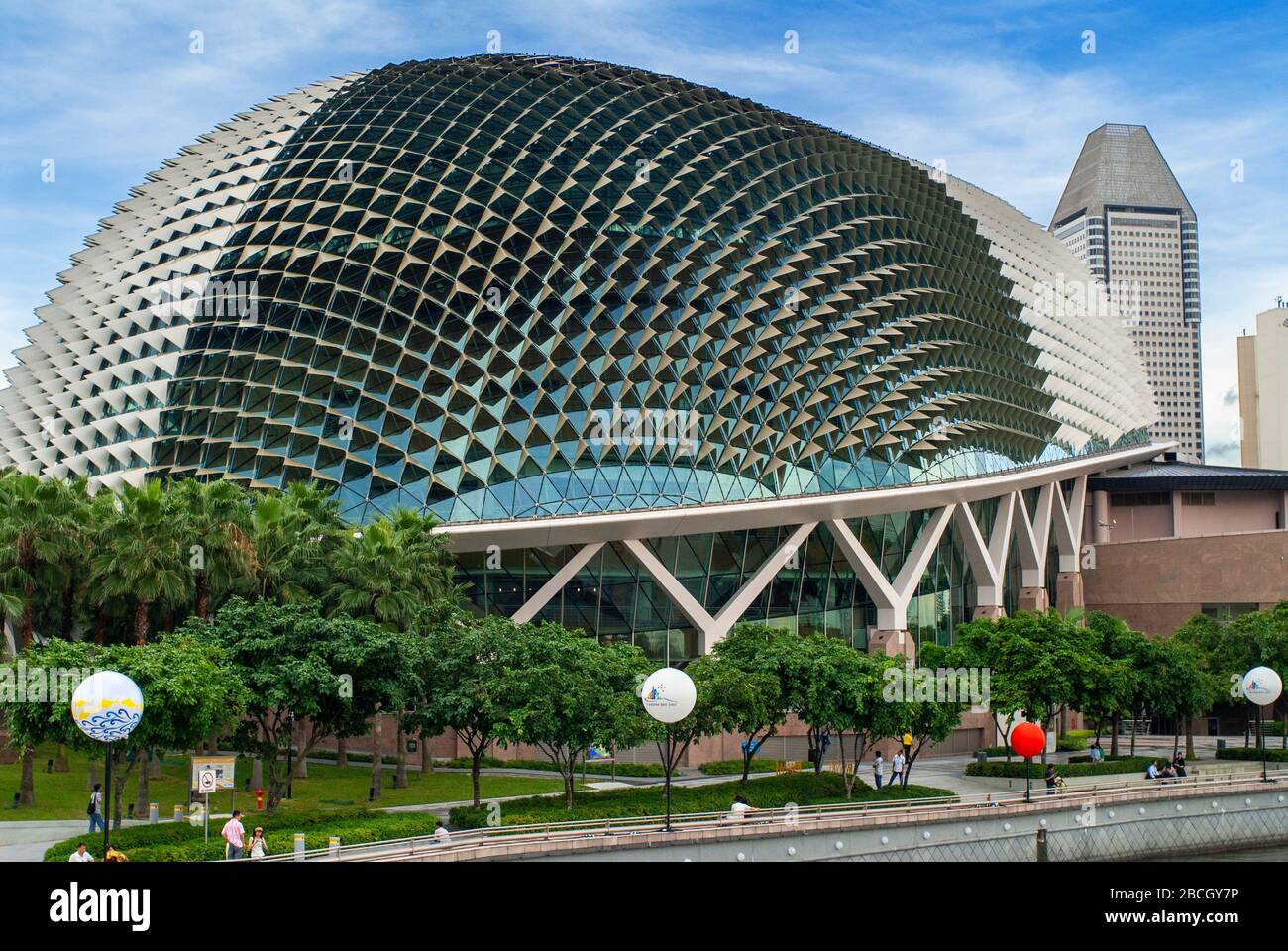 Esplanade Concert Hall at Marina Bay, skyline with Singapore Flyer ...