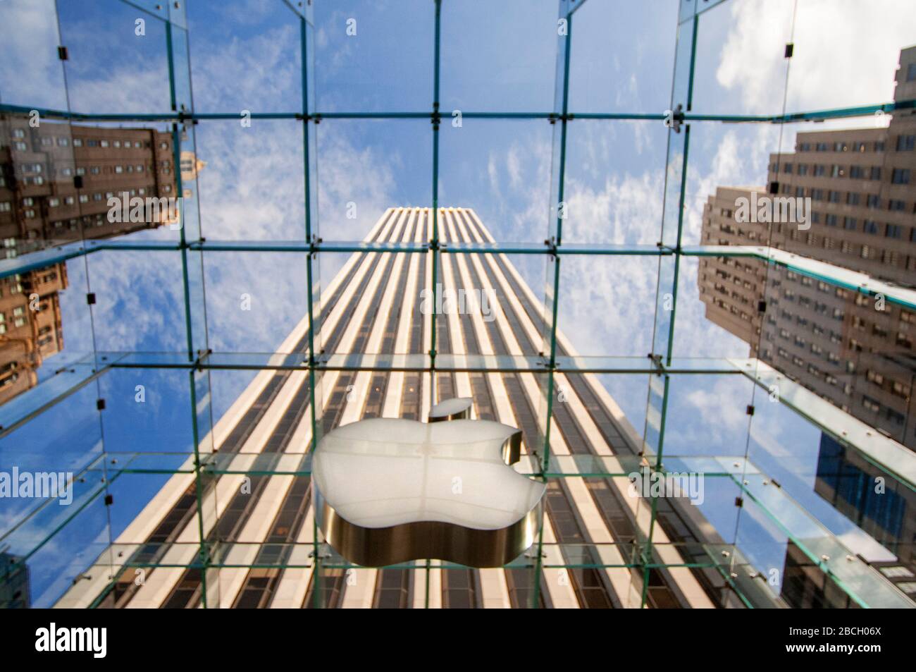 Entrance to Apple Store in Fifth Avenue, New York City, Manhattan, USA ...