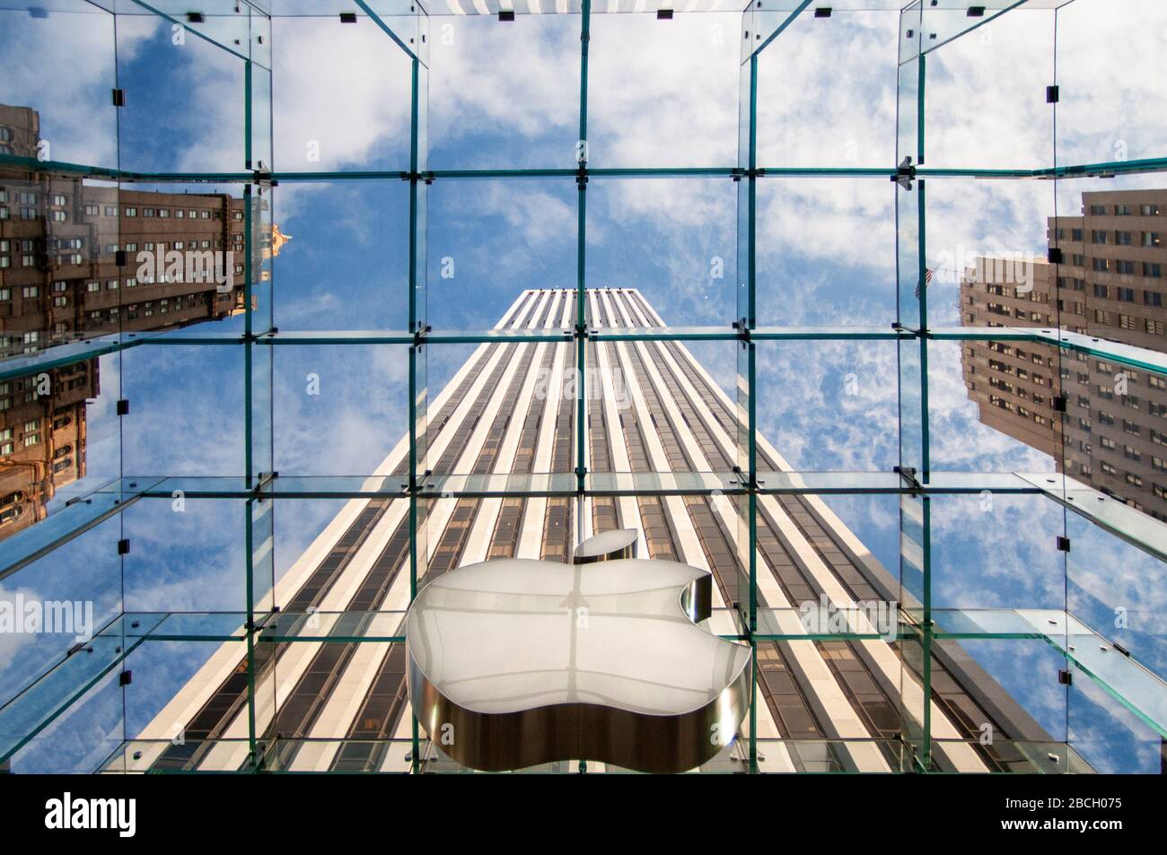 Entrance to Apple Store in Fifth Avenue, New York City, Manhattan, USA ...
