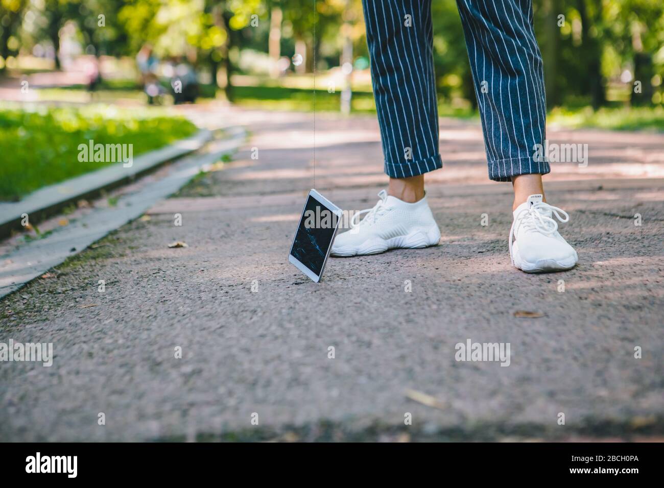 drop down mobile phone cracked screen Stock Photo - Alamy