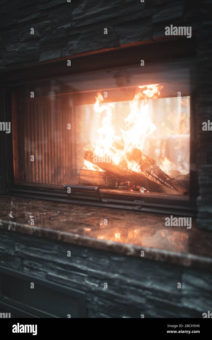 Home large open fire hi-res stock photography and images - Alamy