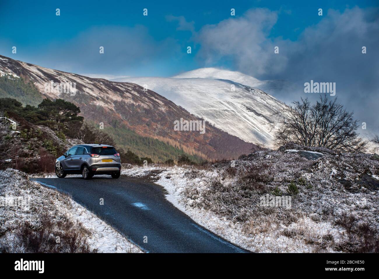 Car road landscape hi-res stock photography and images - Alamy