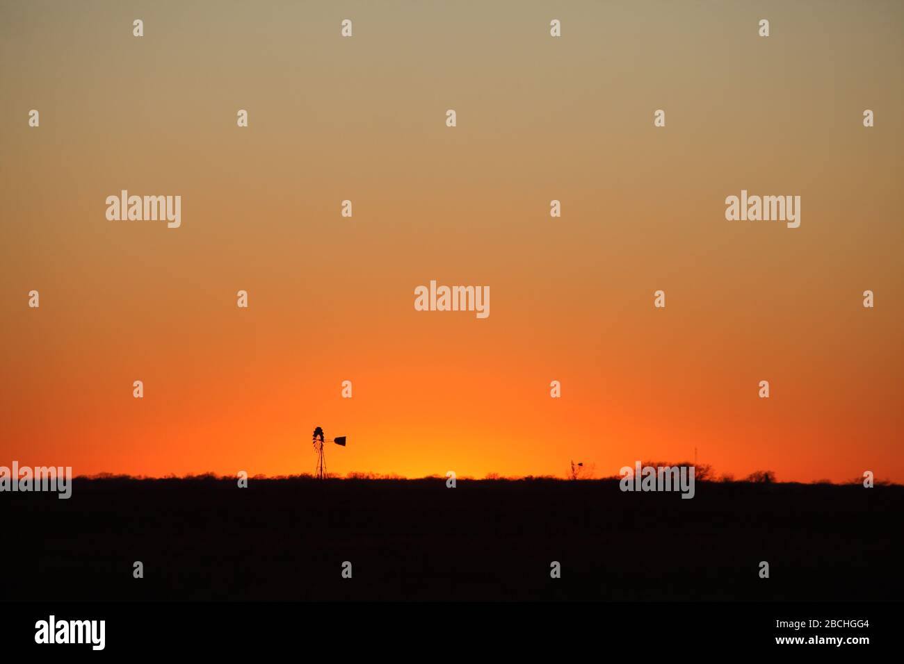 Red pre evening sky hi-res stock photography and images - Alamy