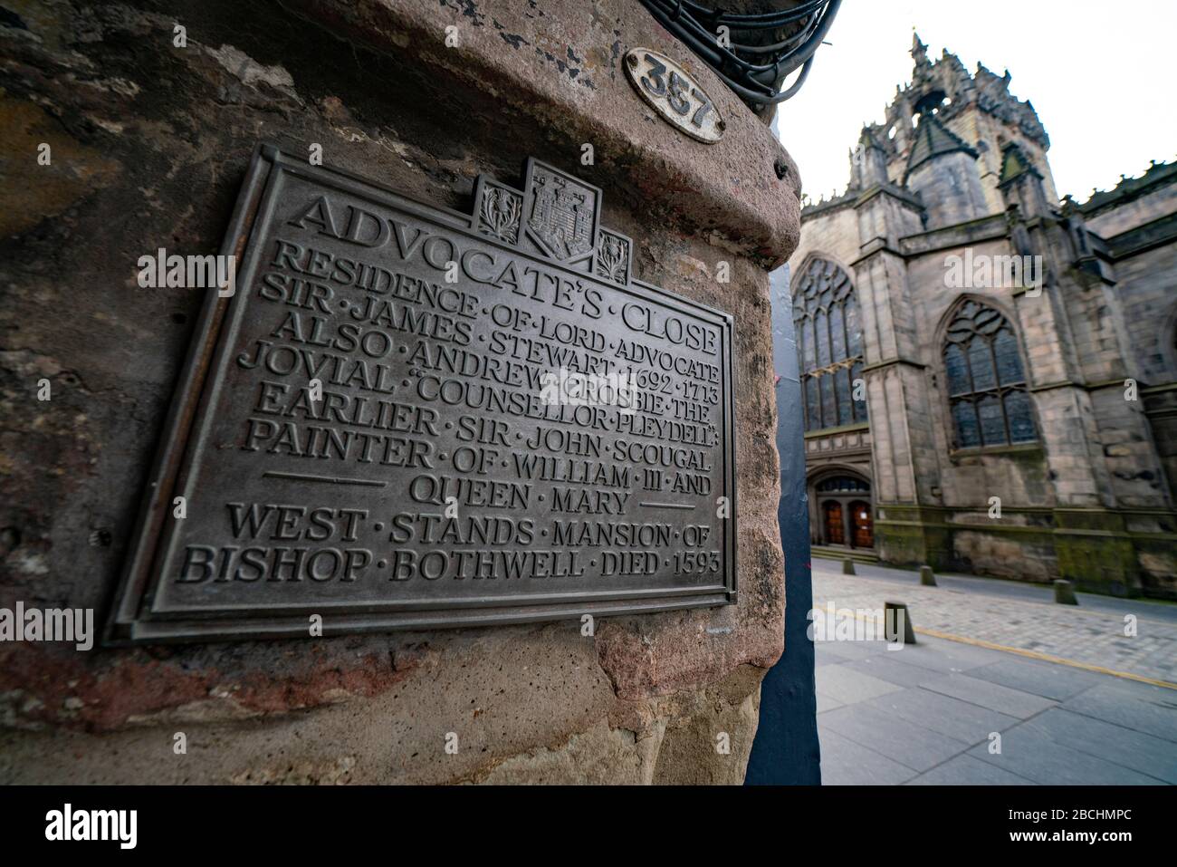 Edinburgh advocates close hi-res stock photography and images - Alamy