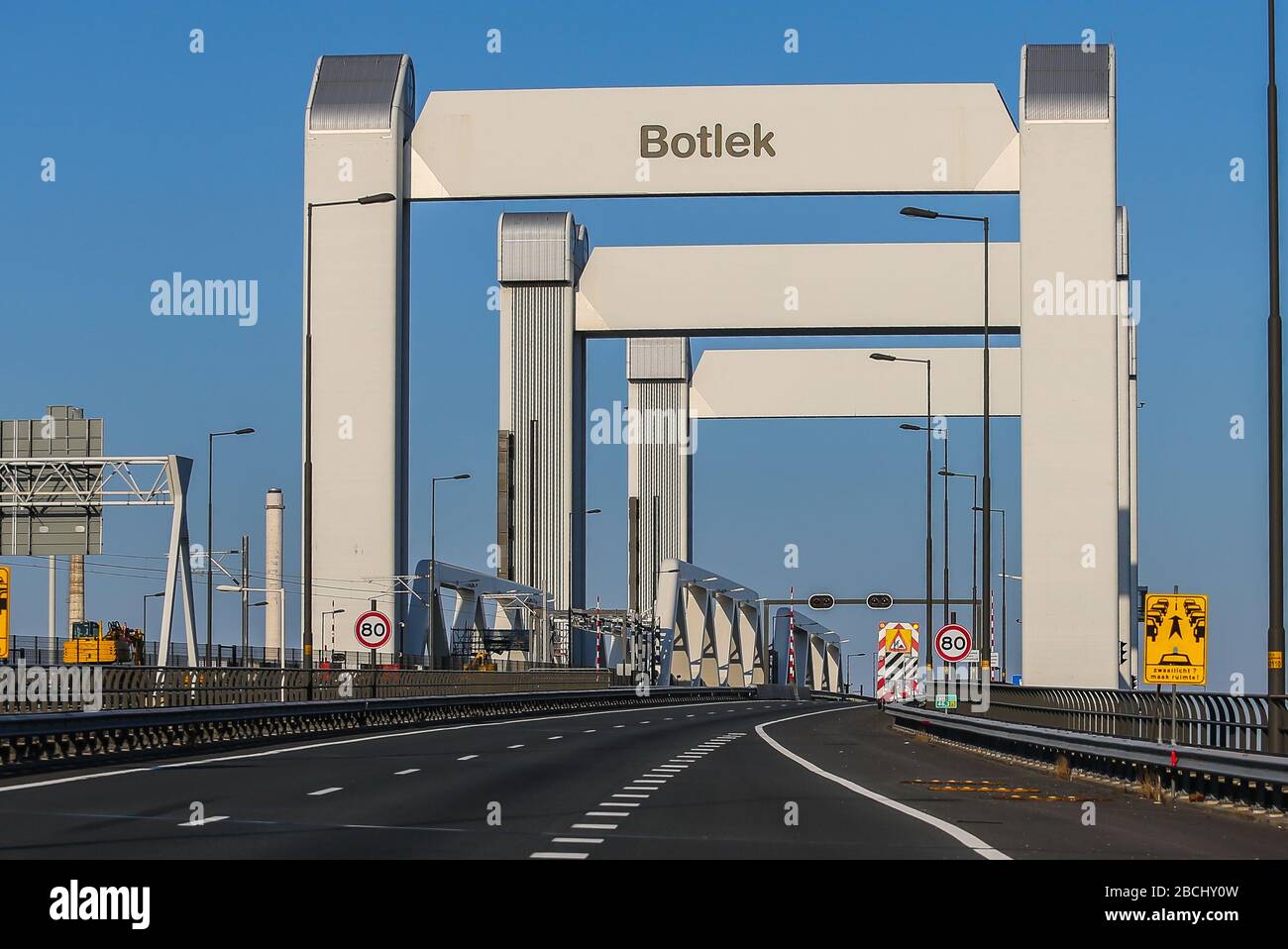 Rotterdam - 4-4-20, Botlek Rotterdam industrie, Botlekbrug Credit: Pro ...
