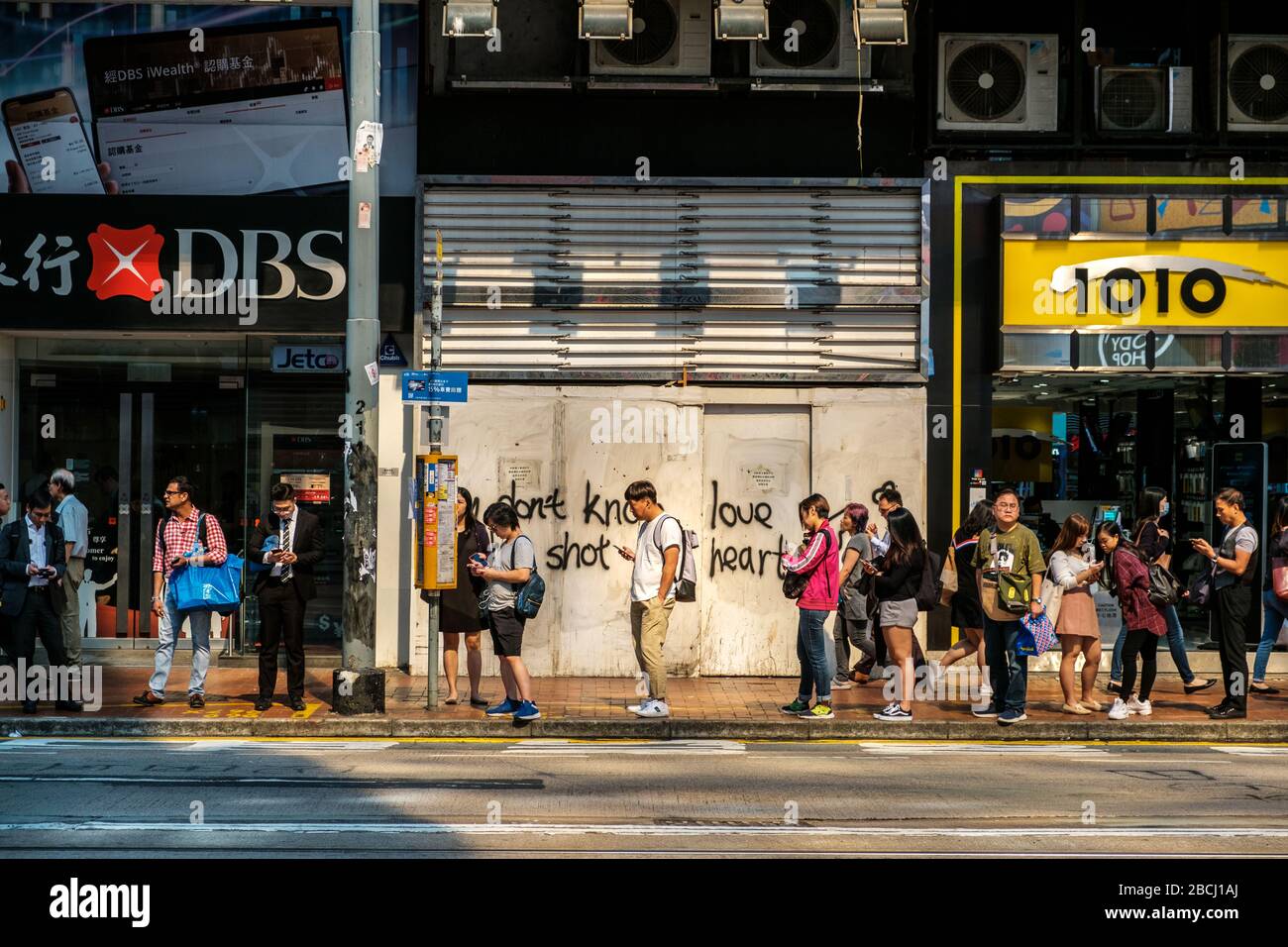 Crowd people waiting bus stop hi-res stock photography and images - Alamy