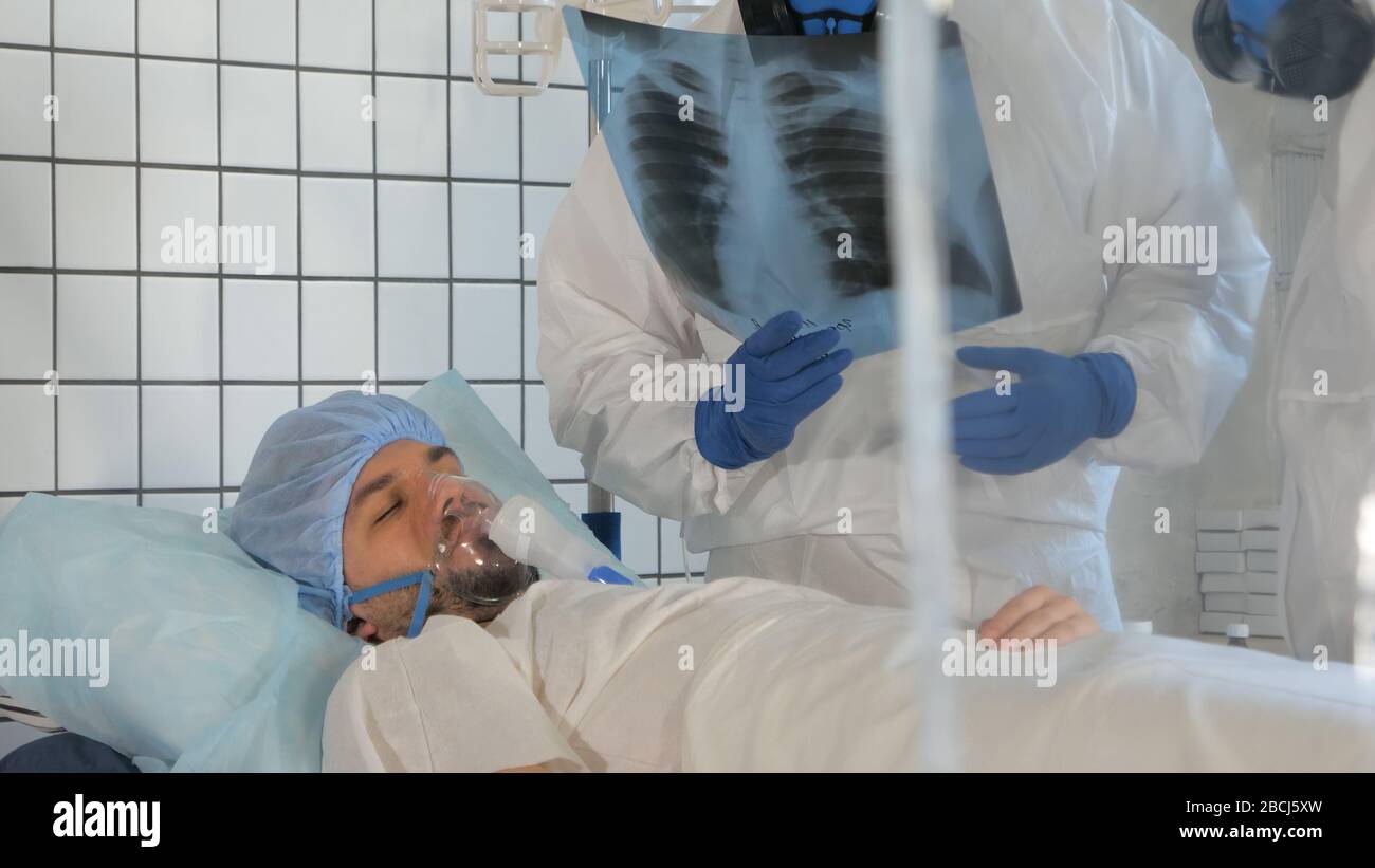 Patient with oxygen mask on Stock Photo - Alamy