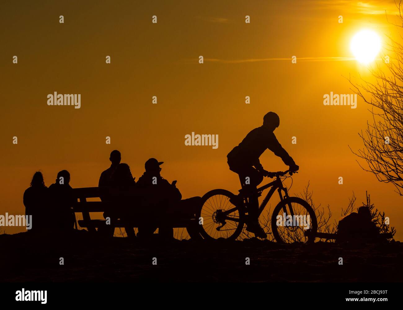 Schmitten, Germany. 04th Apr, 2020. Walkers enjoy the sunset on the ...