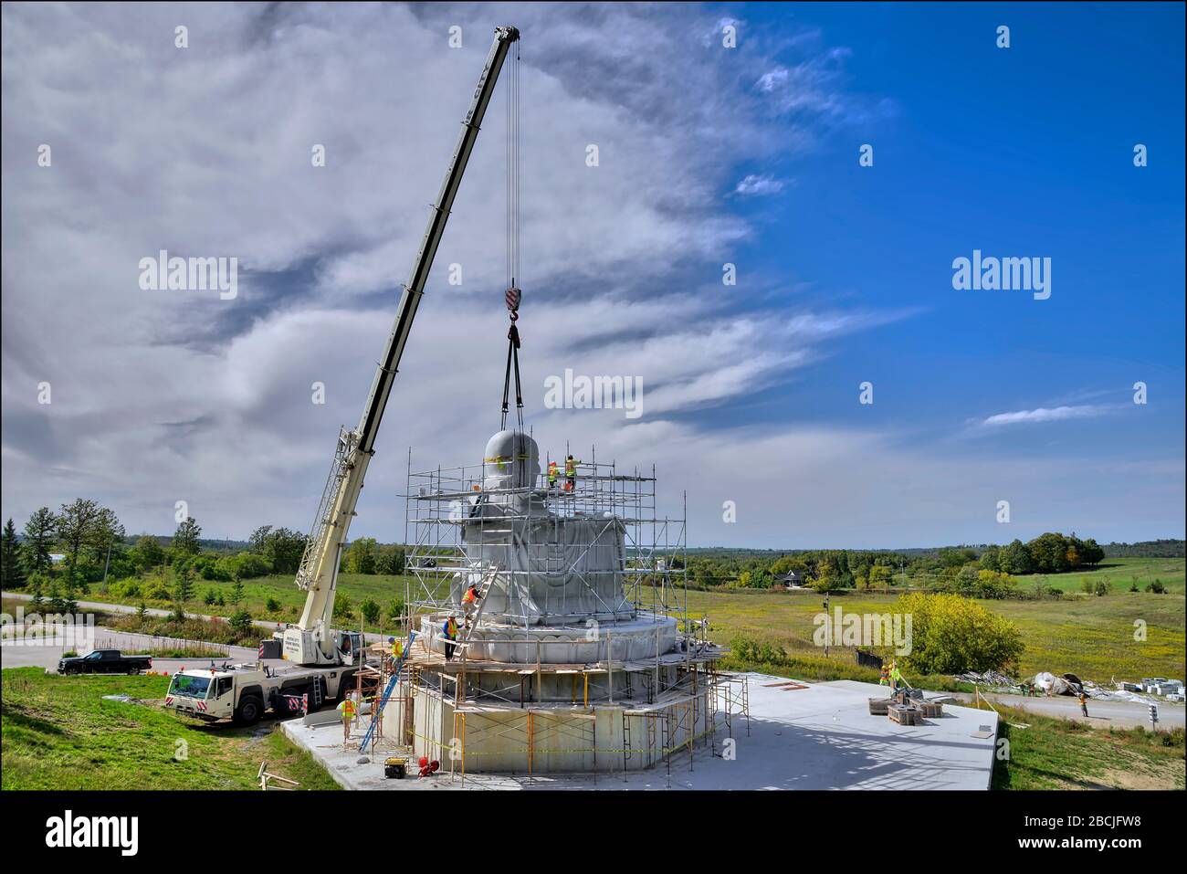 Statue of construction worker hi-res stock photography and images - Alamy