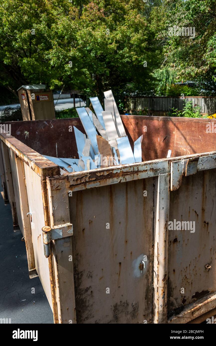 Honey bucket hi-res stock photography and images - Alamy