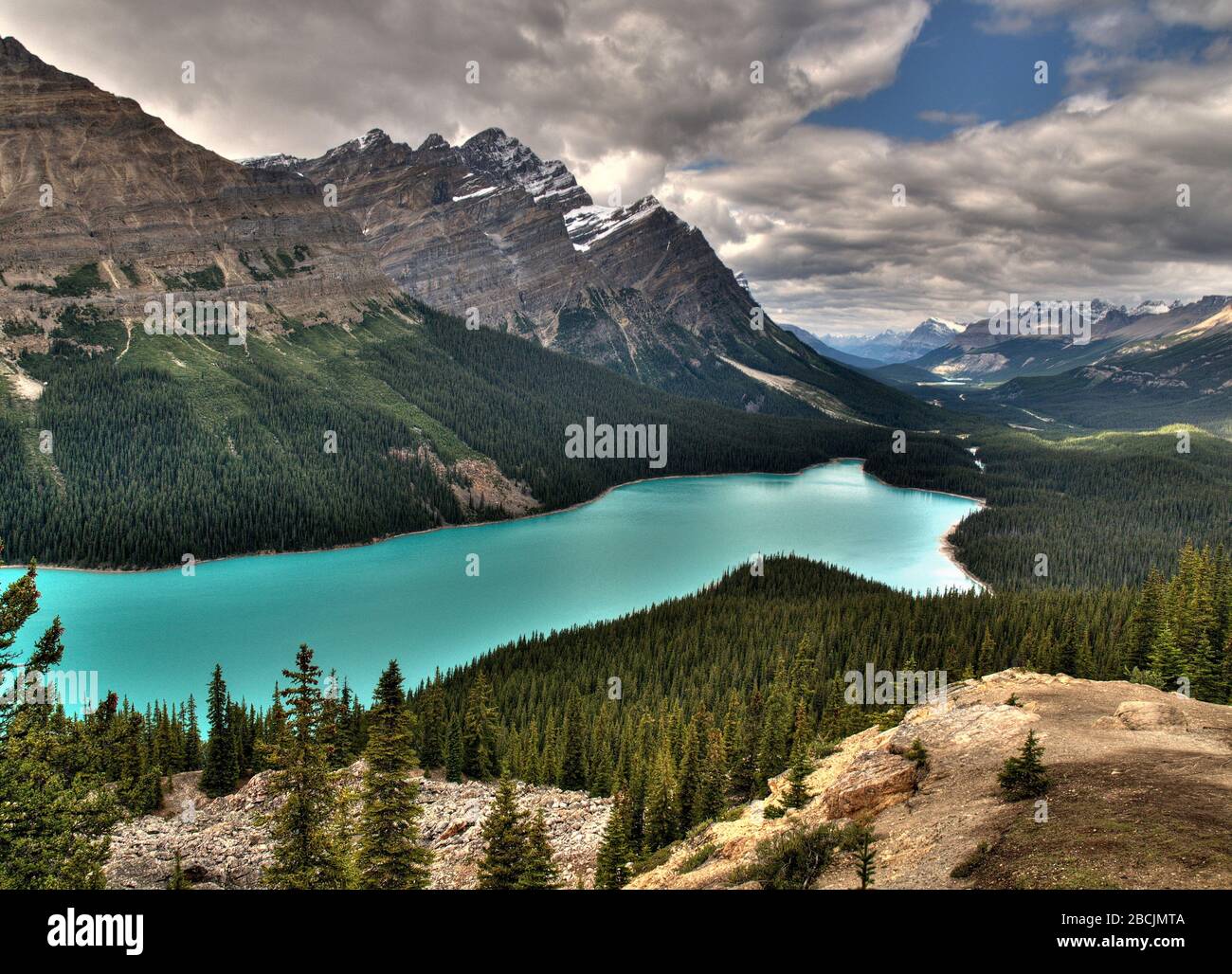 Bird's Eye View To The Breathtaking Peyto Lake At The Icefield Parkway ...