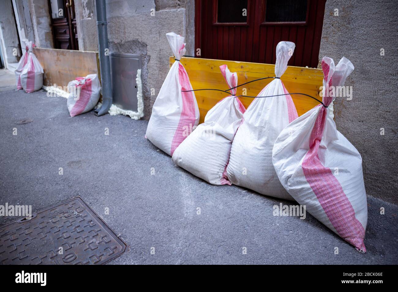 Sand bag house storm hi-res stock photography and images - Alamy
