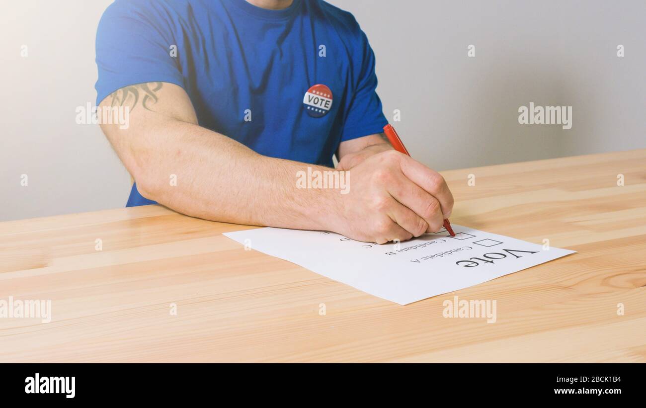 American voter marks his candidate on a paper ballot for US ...
