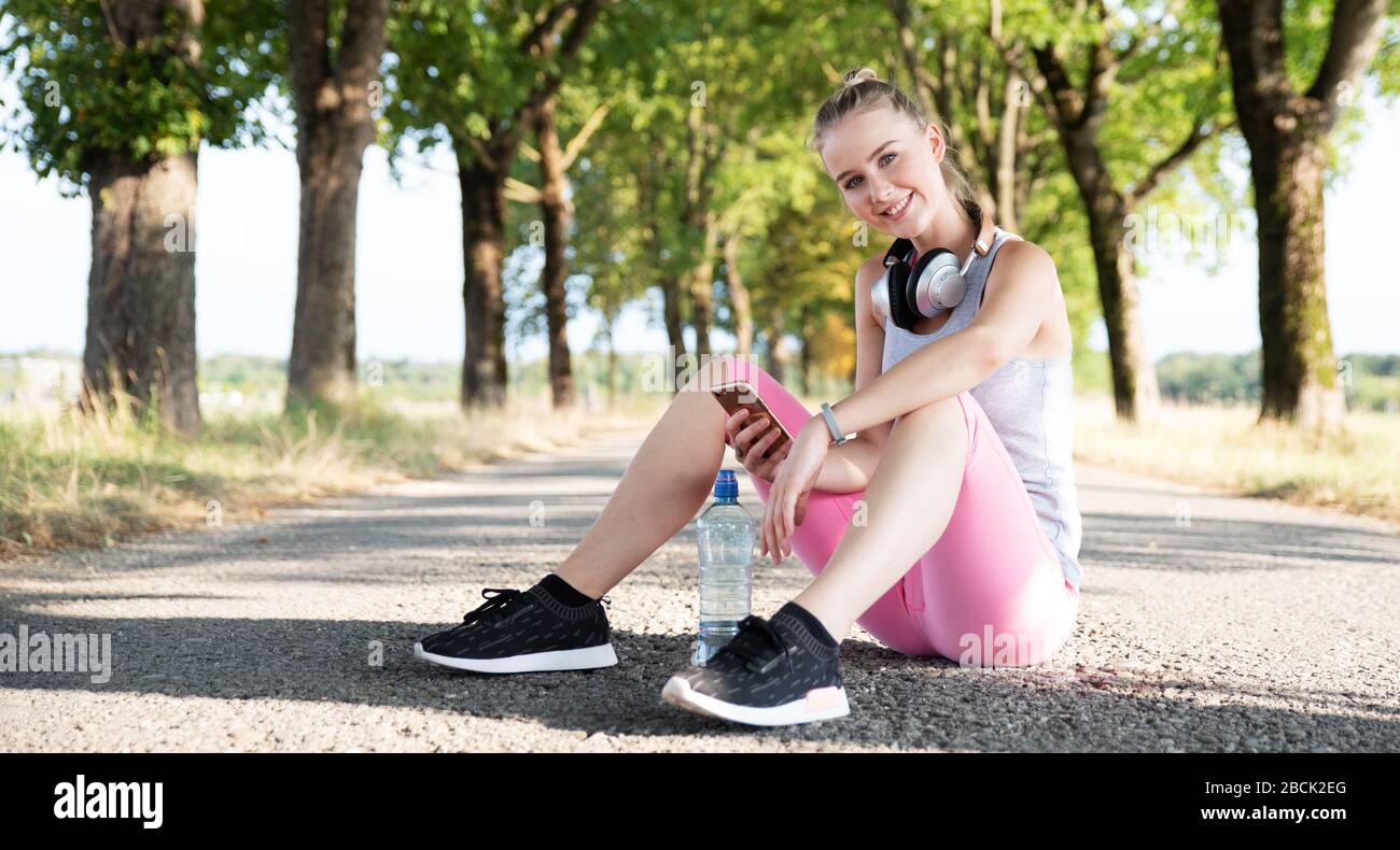 Pretty woman doing exercise hi-res stock photography and images - Alamy