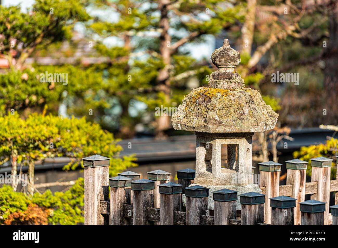 Old japanese garden stone lantern hi-res stock photography and images ...