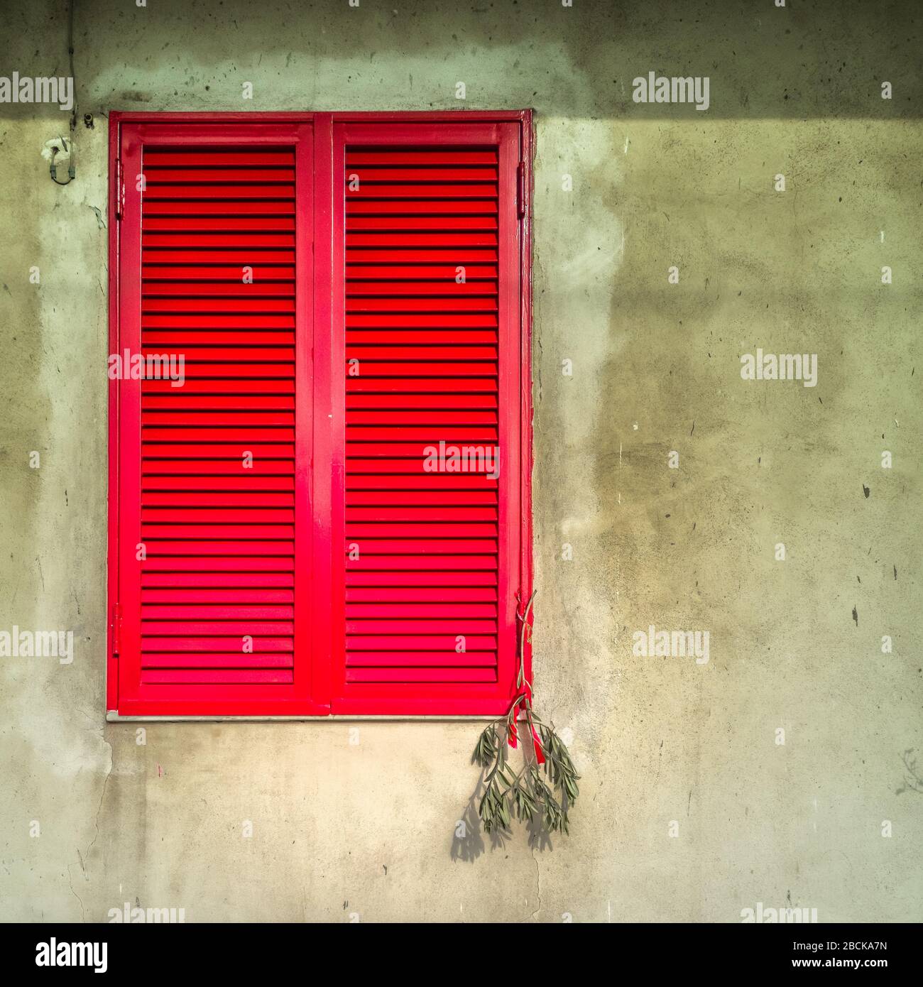 Red louver window hi-res stock photography and images - Alamy
