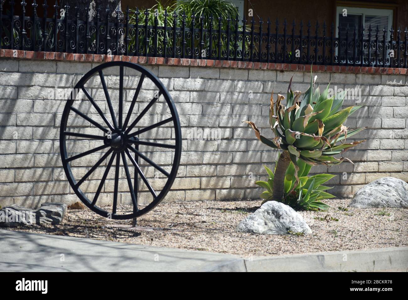 Wagon wheel landscaping hi-res stock photography and images - Alamy