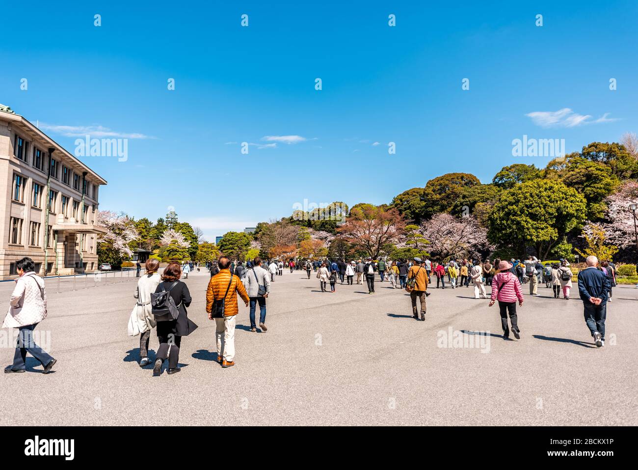 Imperial palace tokyo people hi-res stock photography and images - Alamy