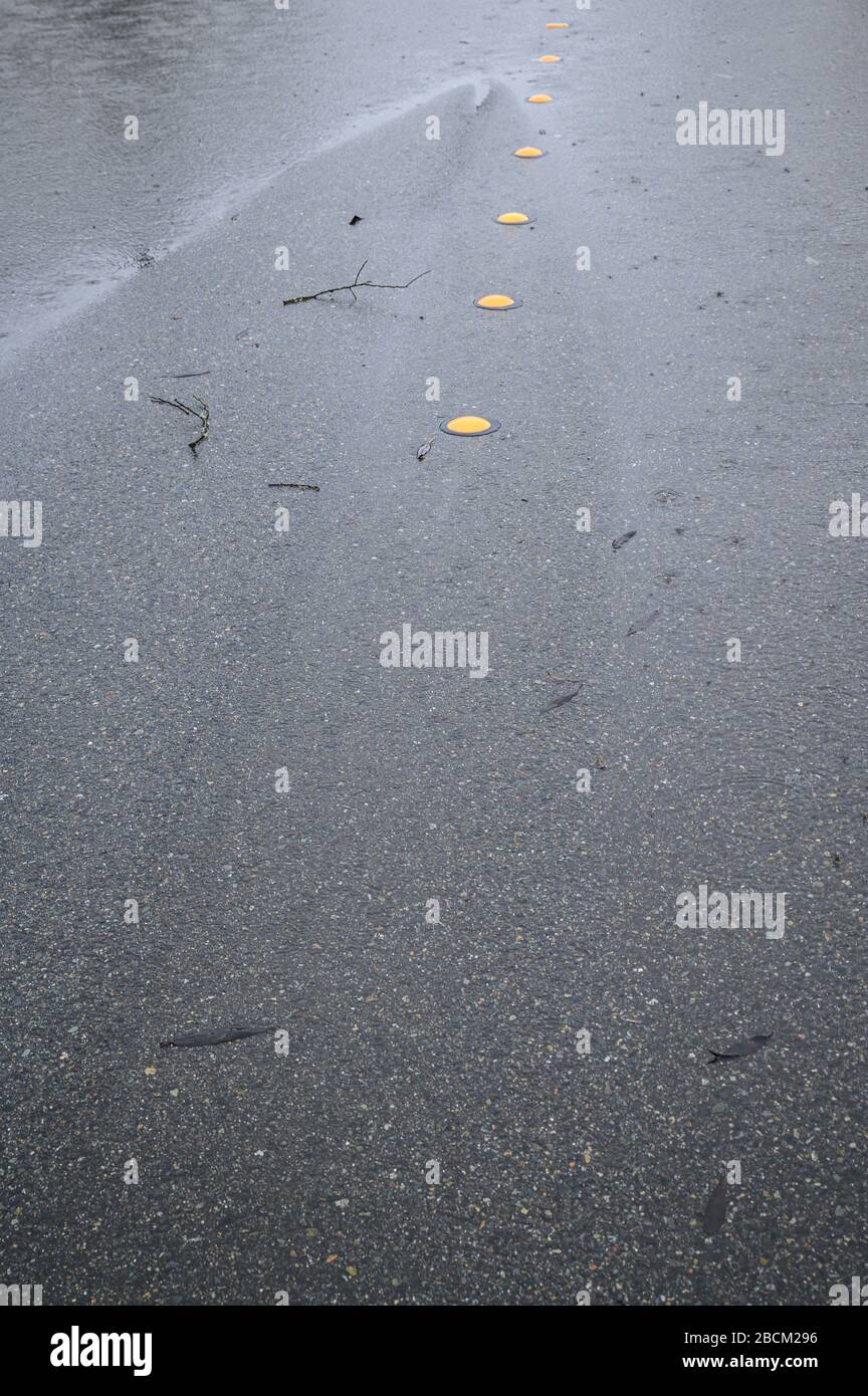 Botts dots hi-res stock photography and images - Alamy