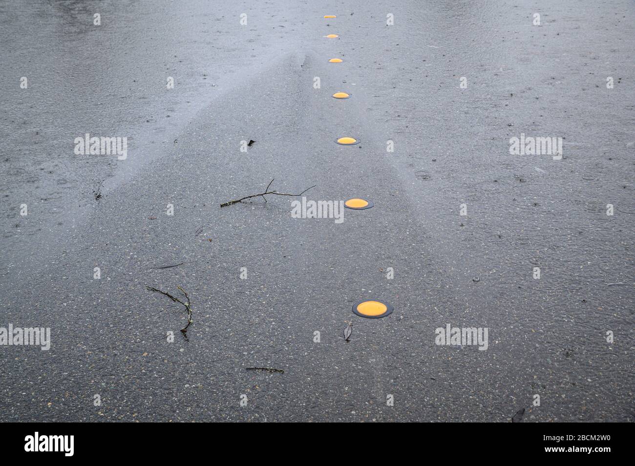 Botts dots hi-res stock photography and images - Alamy