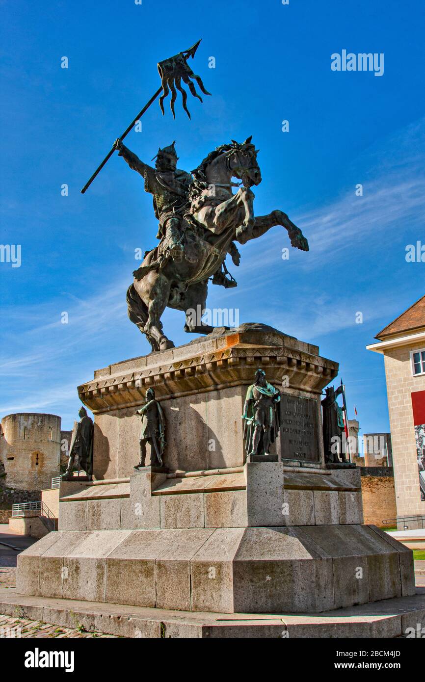William the conqueror statue hi-res stock photography and images - Alamy
