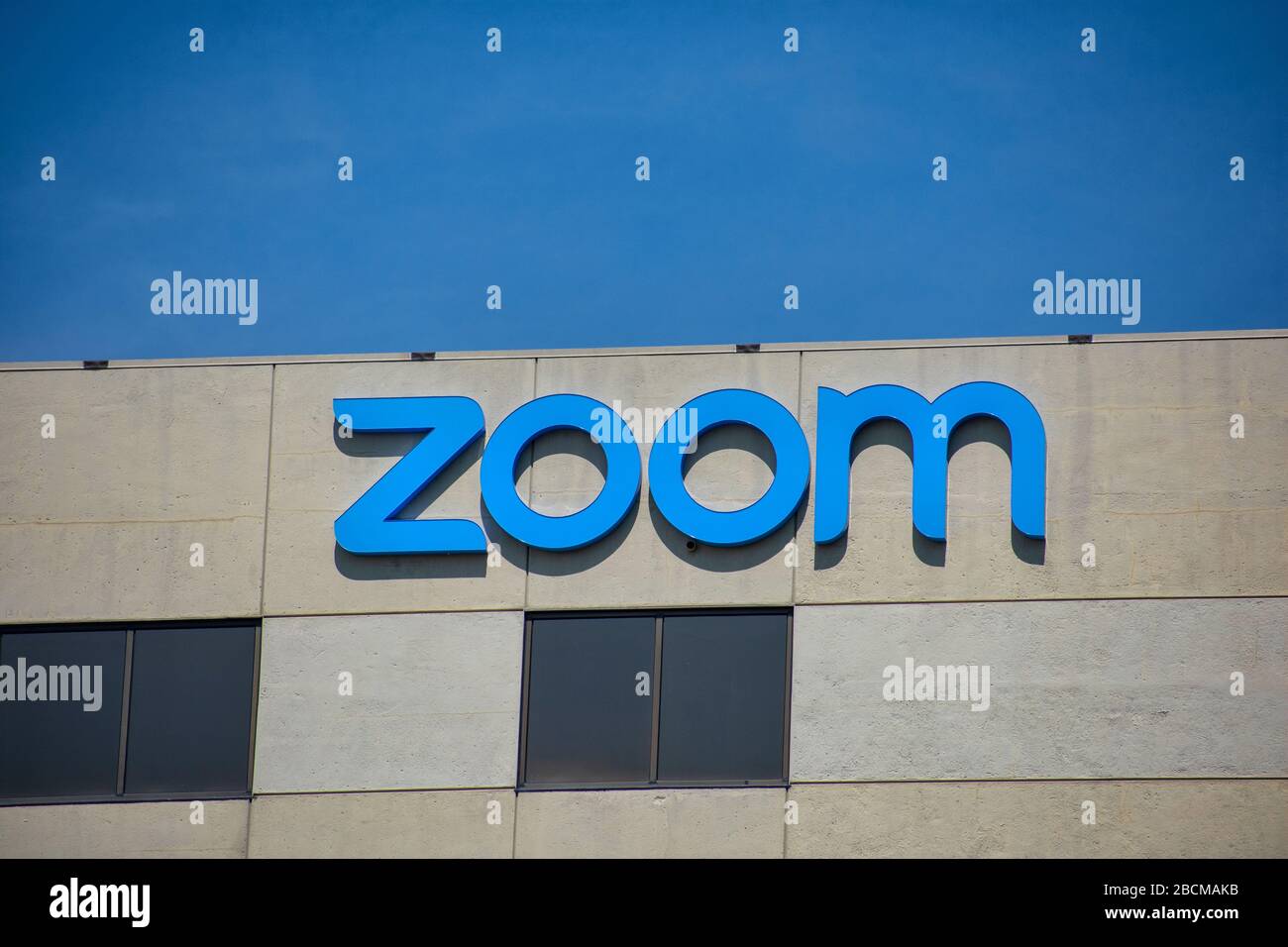 Zoom sign hi-res stock photography and images - Alamy